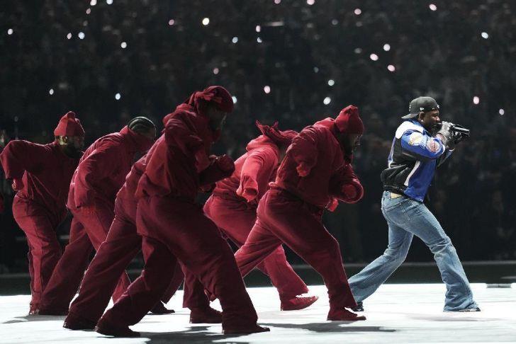 Review: Kendrick Lamar brings America and 'Not Like Us' into history-making Super Bowl halftime ...