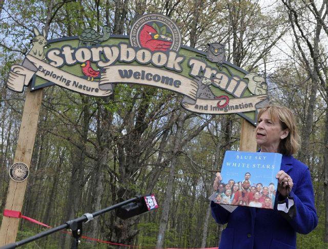 Ohio's first lady dedicates new Findley 'Storybook Trail' | Medina Gazette