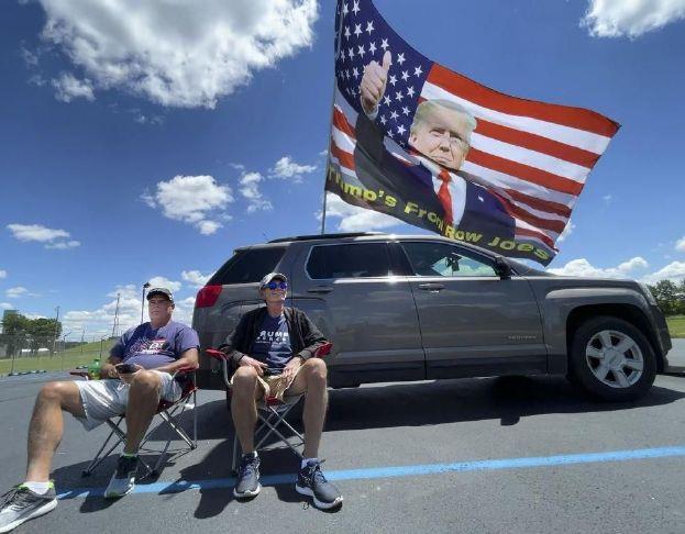 'Front Row Joes' ready for Trump's visit to Wellington | Chronicle Telegram