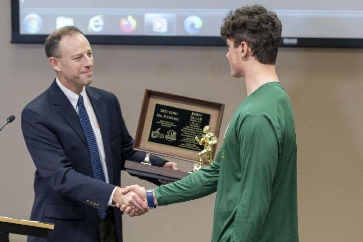 Medina's Drew Allar is team player -- but stands out as Mr. Football ...