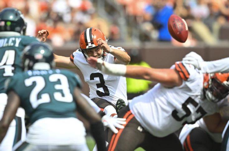 Cade York good from 50, hits upright from 55 in first game on lakefront ...