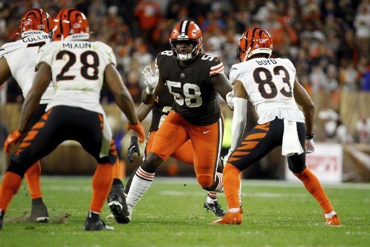 Isaiah Thomas making the most of opportunity at defensive end ...