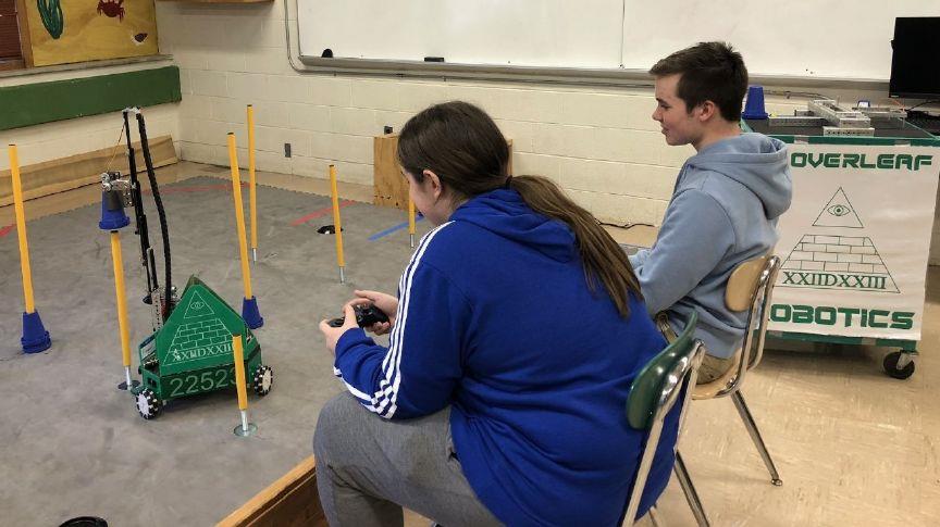 Cloverleaf Robotics Club headed for Kent State competition | Medina Gazette