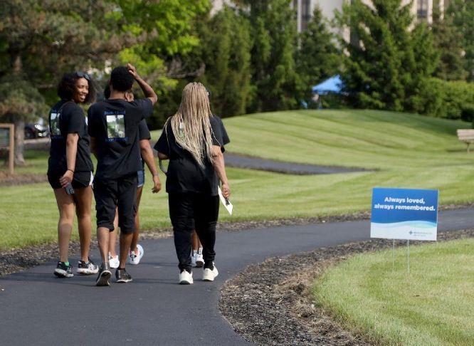 Mercy Health New Life Hospice hosts memory walk | Chronicle Telegram