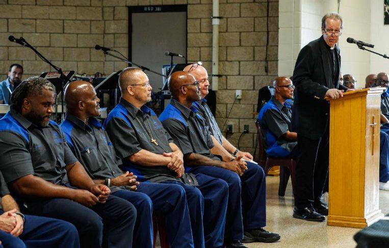 Lorain Correctional Institution graduates 16 inmates as Stephen ...