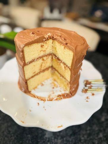 CK'S KITCHEN: Make a happy birthday with yellow cake with chocolate ...