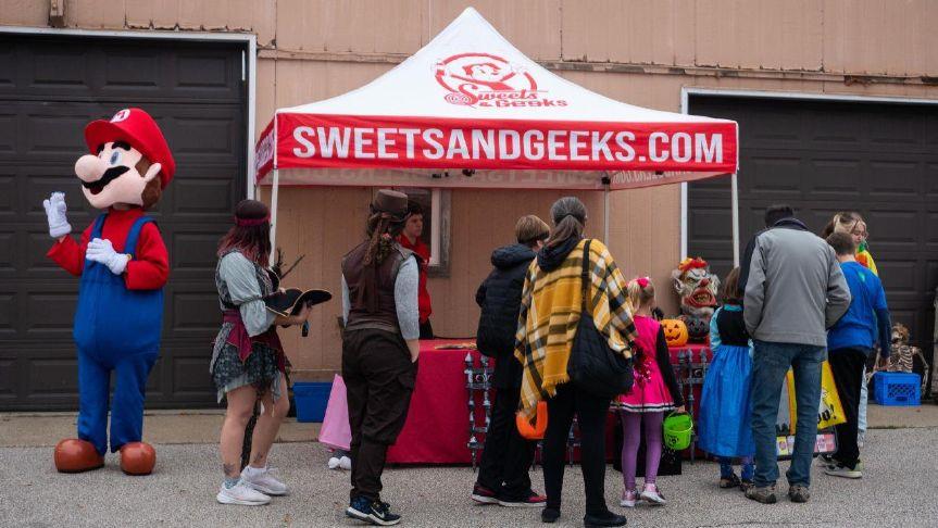 Sweets & Geeks host first Trunk-or-Treat | Medina Gazette