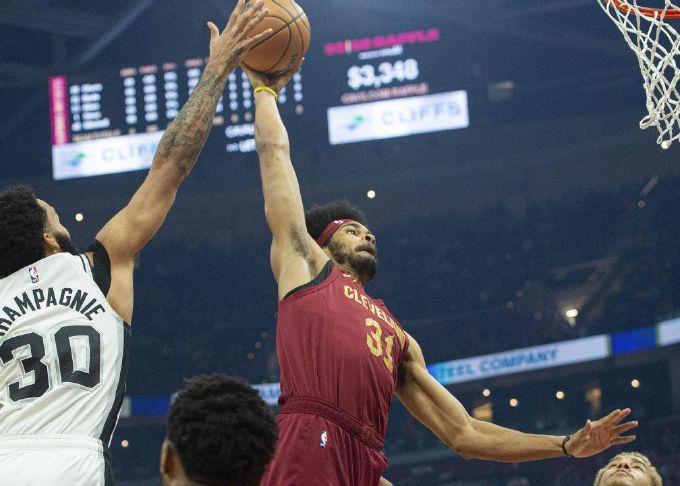 Bon voyage: Cavaliers fritter away lead but hang on for win over Spurs ...