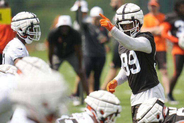 Za'Darius Smith sustains knee contusion, leaves practice | Medina ...