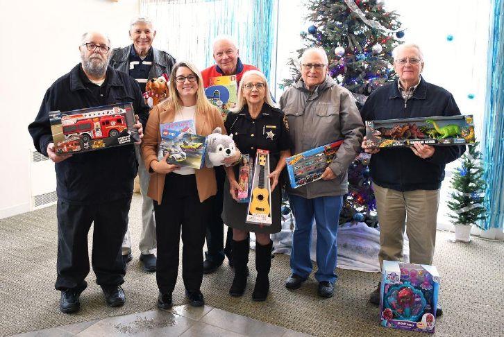 Elyria Kiwanis donate to Not-Forgotten Box | Chronicle Telegram