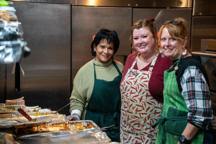 Sub Station provides Christmas dinner for Wadsworth community members ...