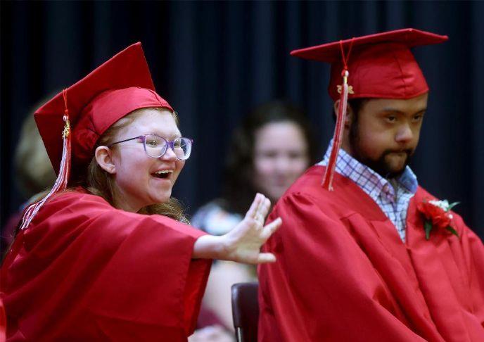 Murray Ridge School graduates six | Chronicle Telegram