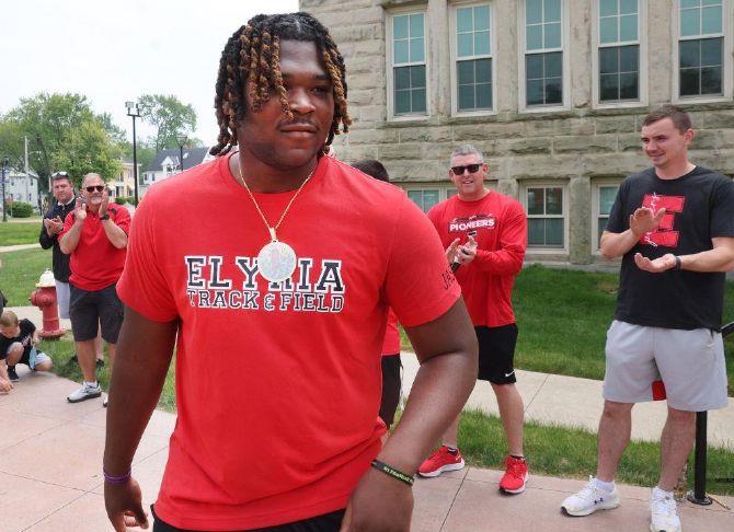 Supporters cheer Jaseer McElya | Chronicle Telegram