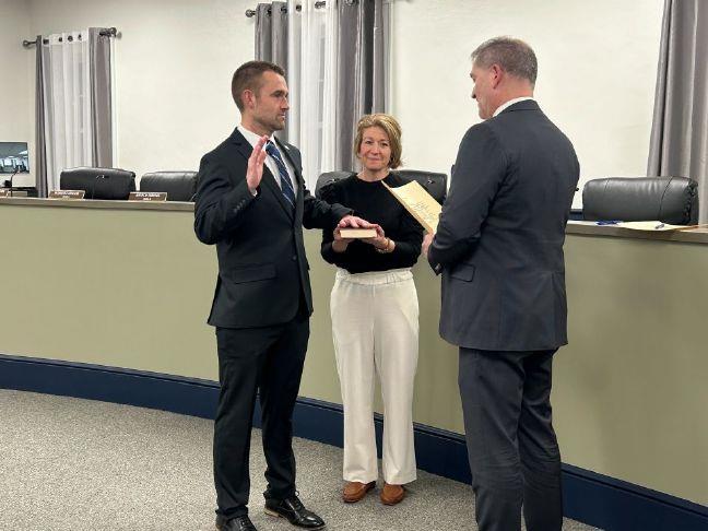 Bob Holub sworn into North Ridgeville City Council | Chronicle Telegram ...