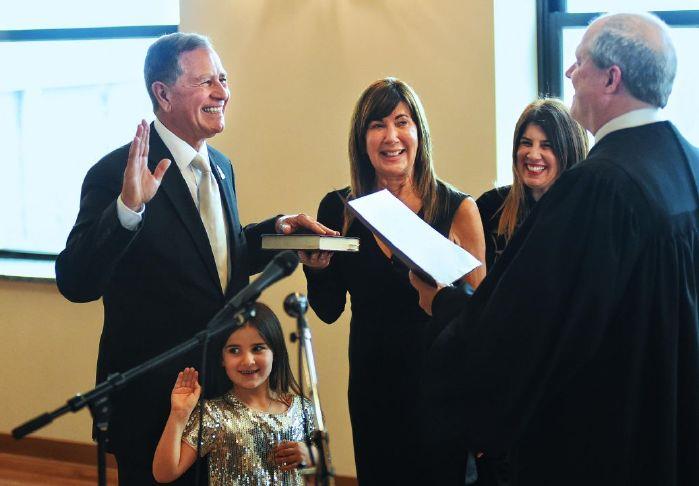 Mayor Jack Bradley holds public inauguration ceremony | Chronicle Telegram